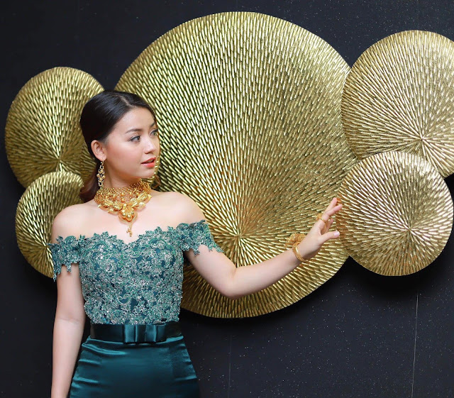 Khin Win War | Myanmar Famous Models