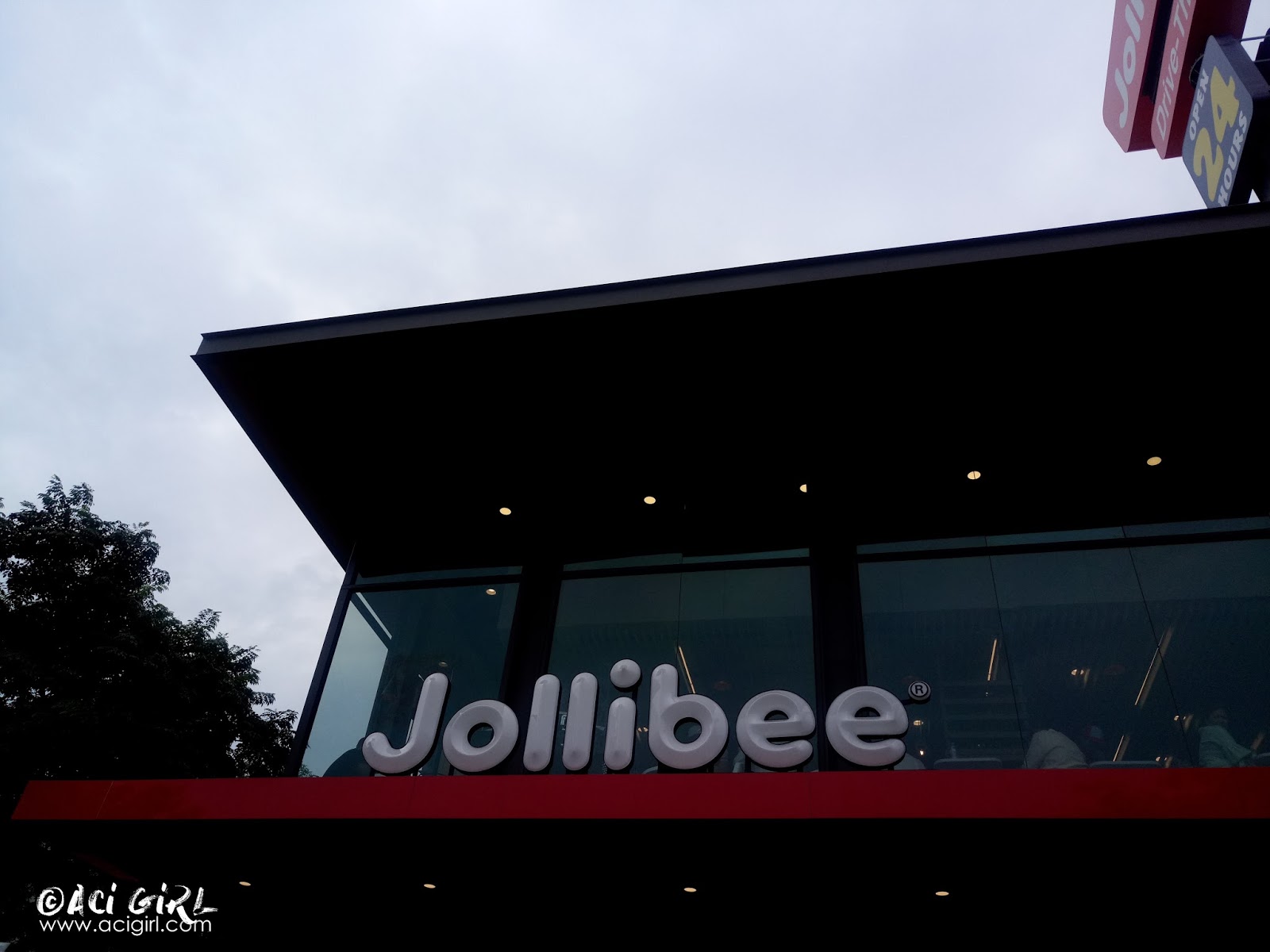 Jollibee's 1,000th Store Opens in BGC | Aci Girl