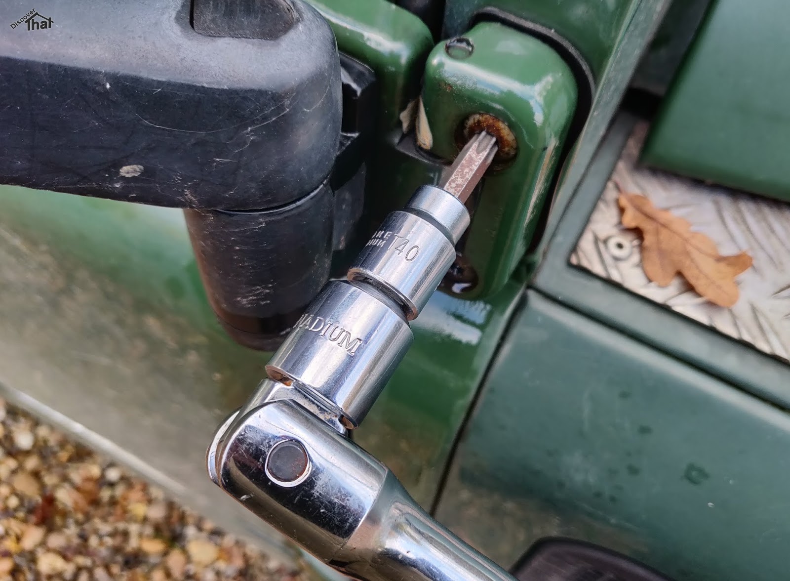 DiscoverThat - Journal: Fitting a Defender front door