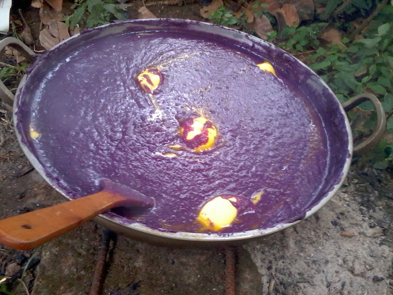 therealcuriousbiker: How to cook ube and the back story of a comfort food