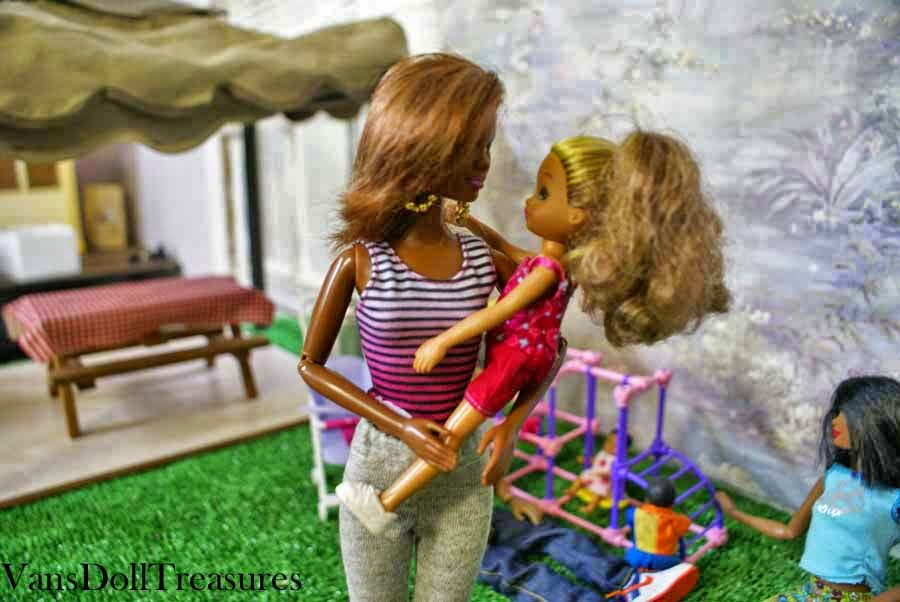 Fashion Dolls at Van's Doll Treasures: Park Fun Continues (Photostory)