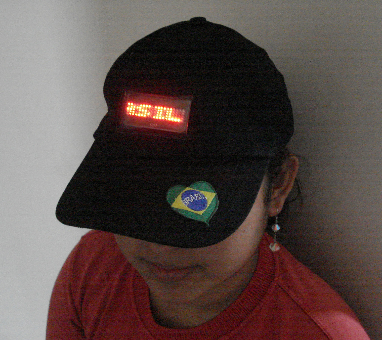 LEDMANIA: BONÉ COM LED - R$ 45,00