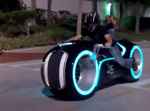 Moto de Tron Legacy ~ El Mundo De La Tecnología