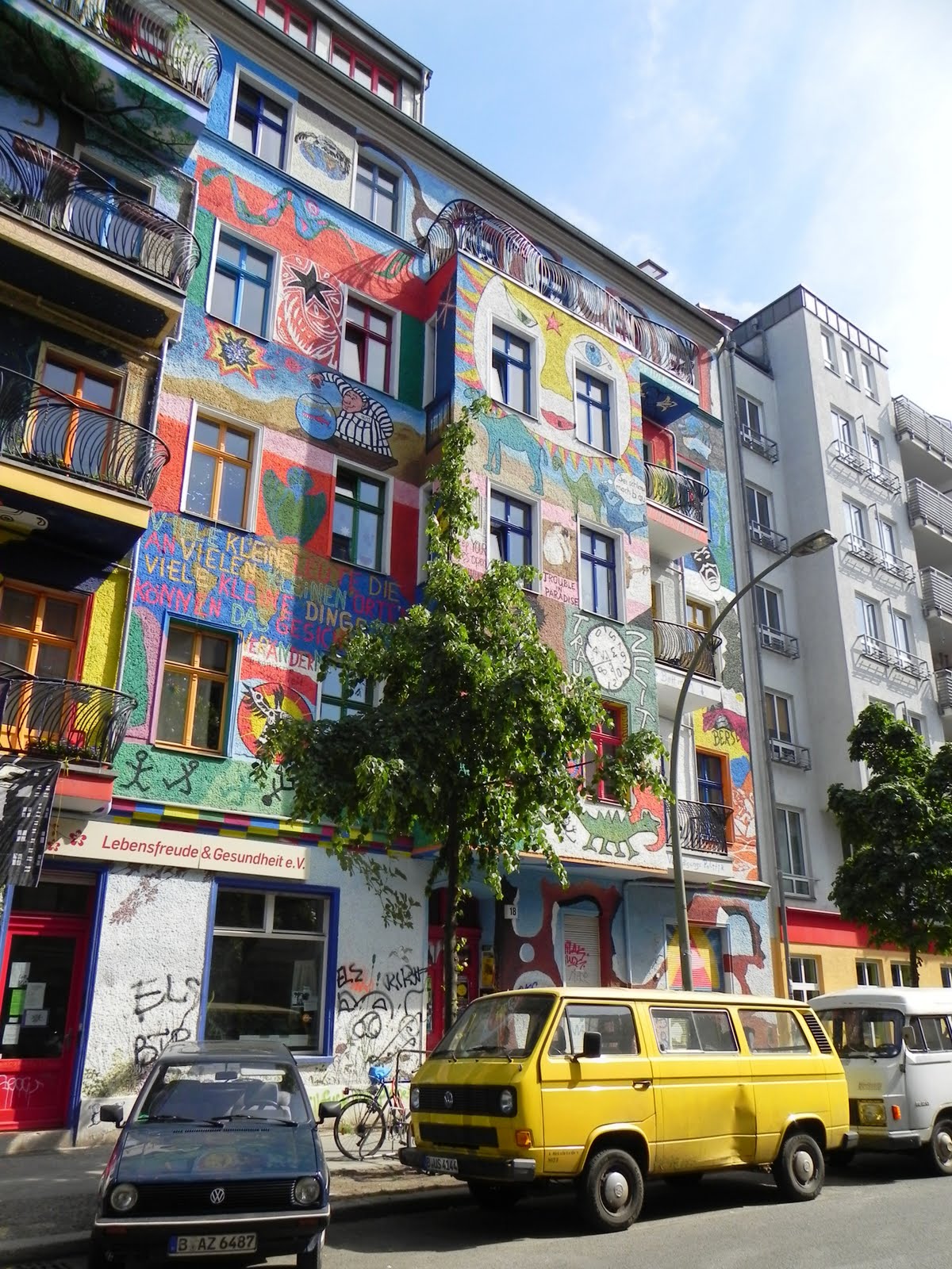 ForeignerinBerlin: The colourful buildings from Friedrichshain-Kreuzberg