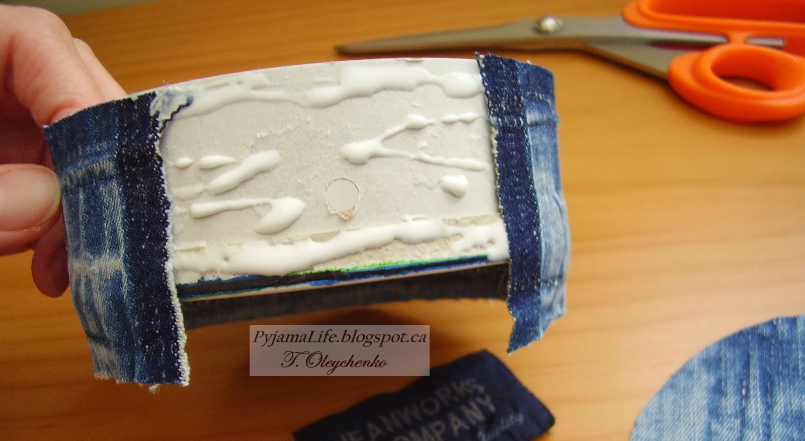 PyjamaLife: How to decorate small round box with denim