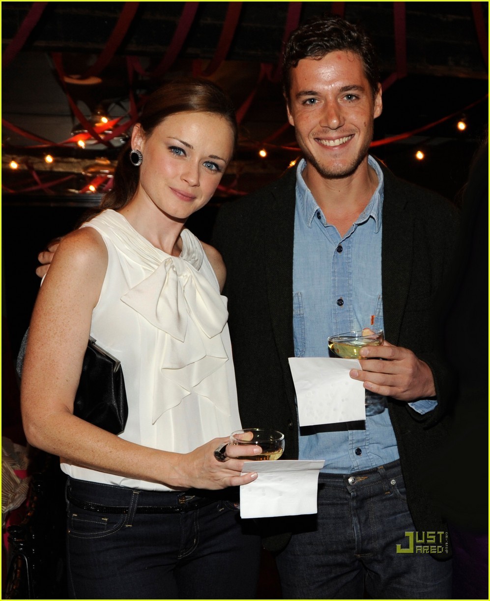 Hollywood All Stars: Alexis Bledel With Boyfriend Photoes