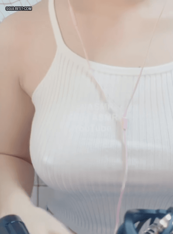 슈지 ASMR 끈나시 노브라.gif > 후방주의 | 짤티비 - JJTV.KR