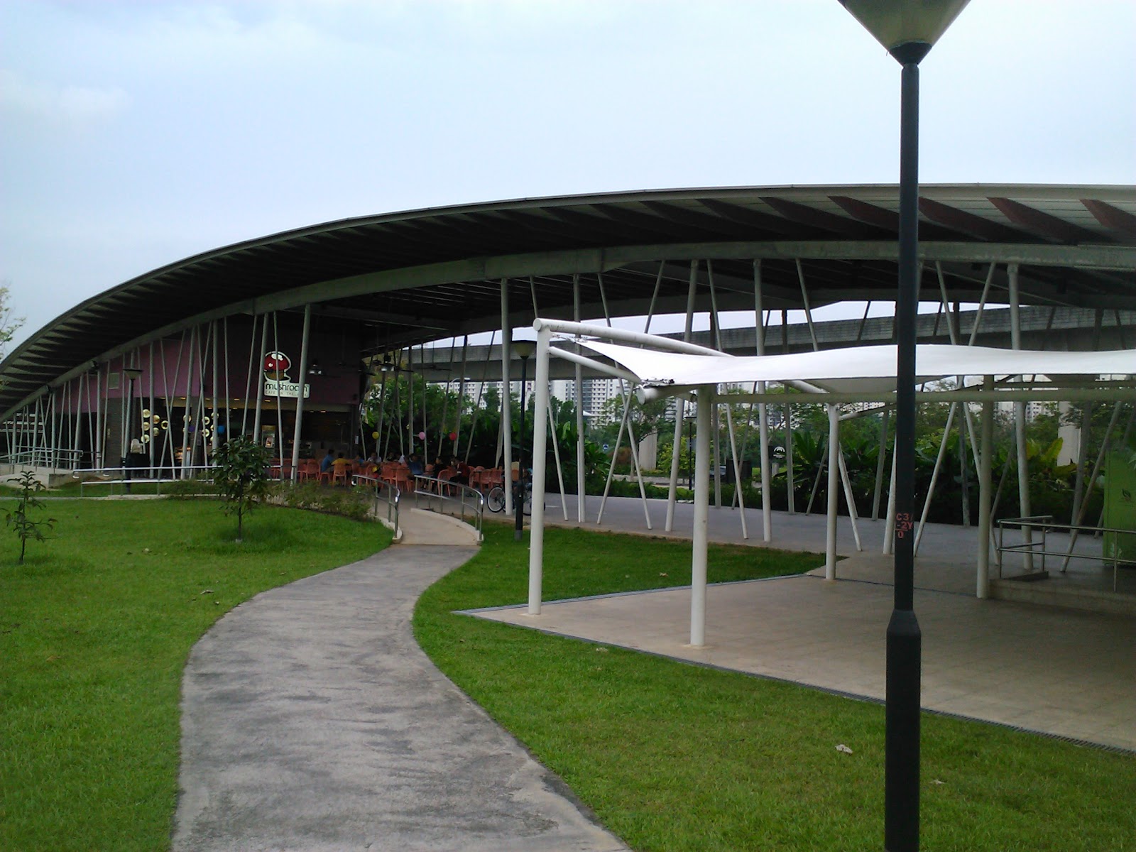 Frenzeelo: Taking A Walk Around Sengkang Riverside Park