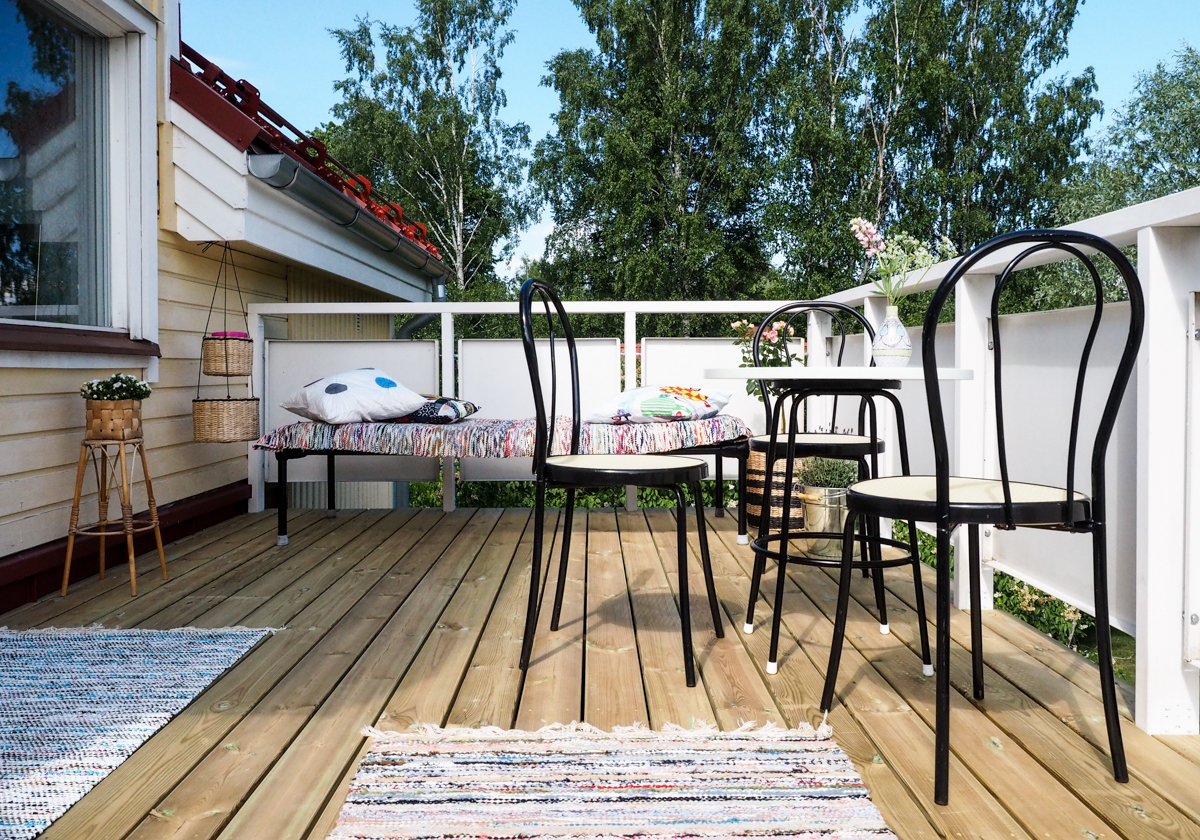 Meillä on parveke! — Keltainen kahvipannu