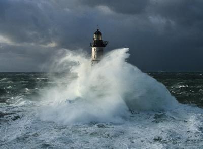 IL GUARDIANO DEL FARO: FOTOGRAFICO - Faro nella tempesta 1