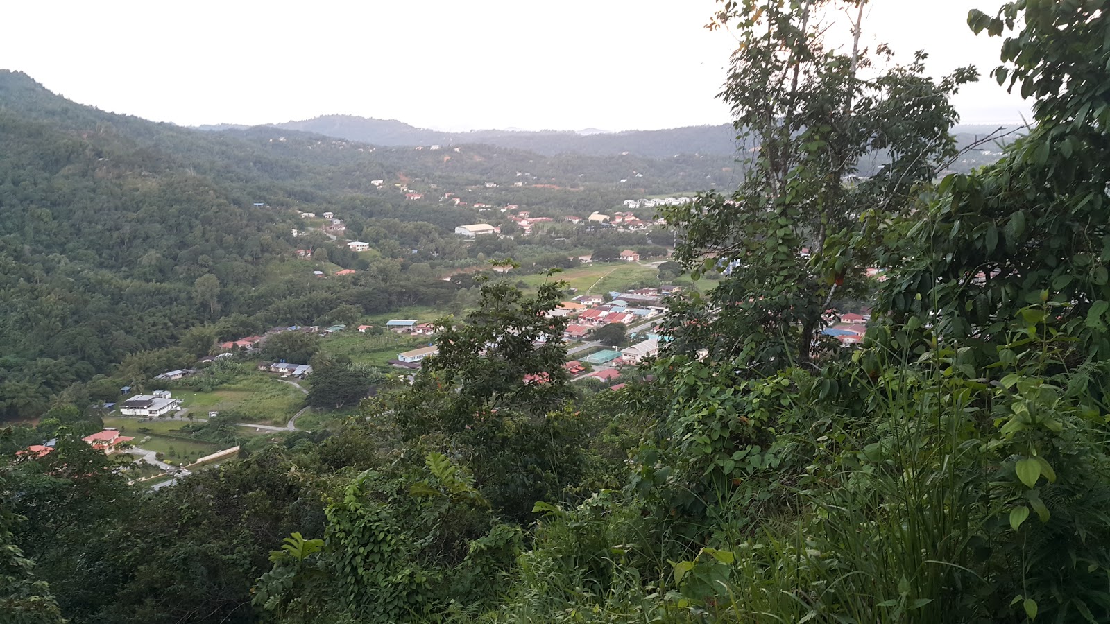 the lilly: Fun Activity in Sabah. Low Cost! ( Bukit Perahu, Tamparuli)