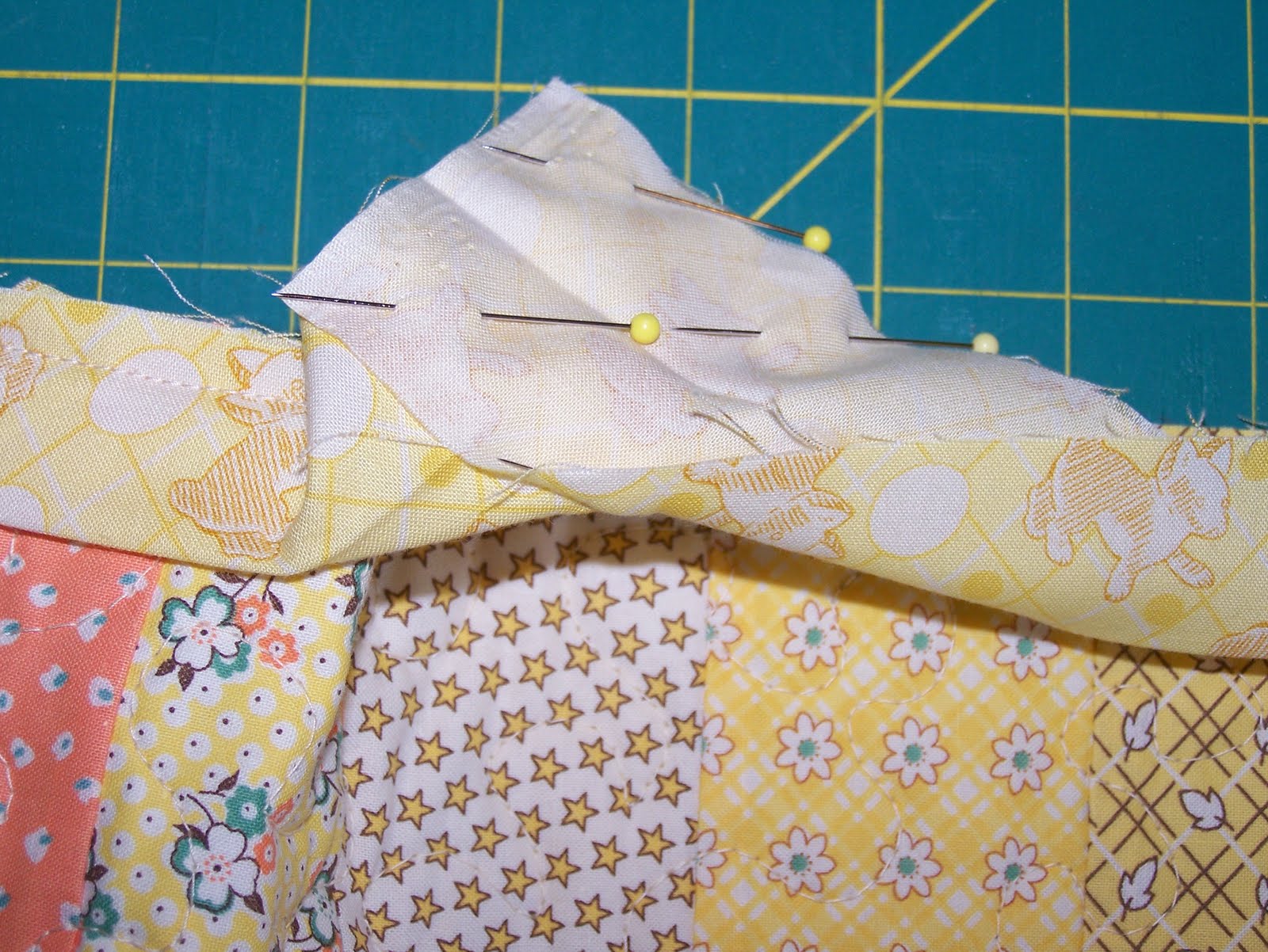 Busy Hands Quilts: Tutorial: Machine Sewn Double Fold Binding