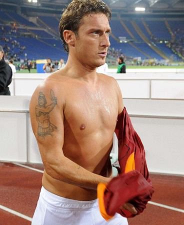 sib so: Francesco Totti Football Player 2011 Biography and Pictures