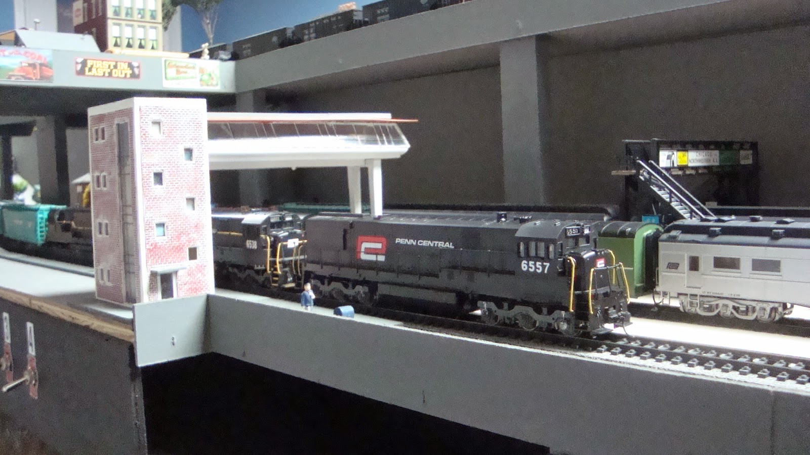 New York Central Train Layout: Penn Central U-Boat Make Over