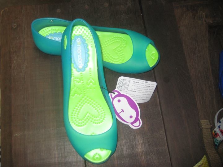 FrOmMeToYoU: Monobo Jelly Shoes