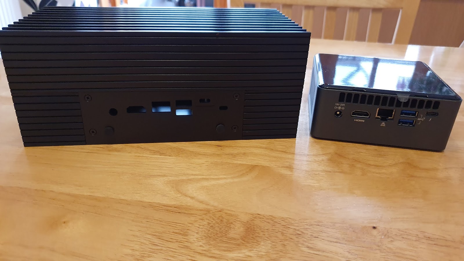FanlessTech: Intel 8th Gen i5 NUC + Akasa Turing Fanless Case Build