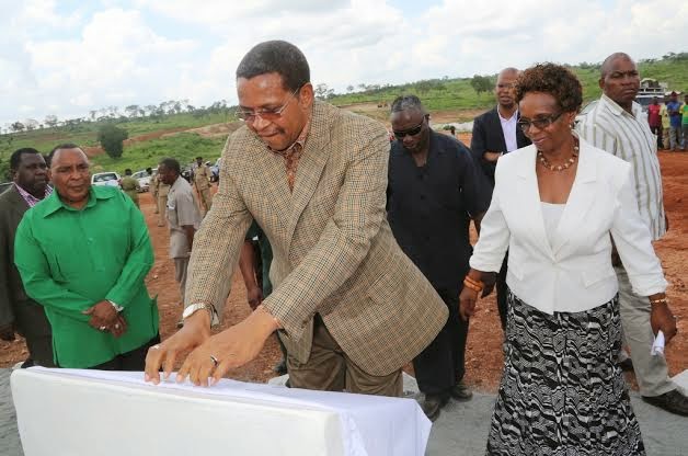 Tanzania Yetu: ZIARA YA RAIS KIKWETE MKOANI TANGA, AZINDUA BWAWA LA ...