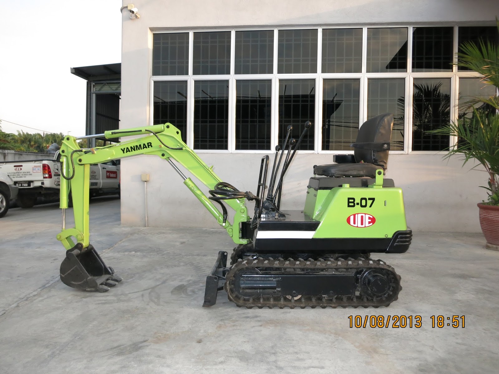 U.O.E. Equipment Sdn. Bhd.: Reconditioned Baby Mini Excavator YANMAR B ...