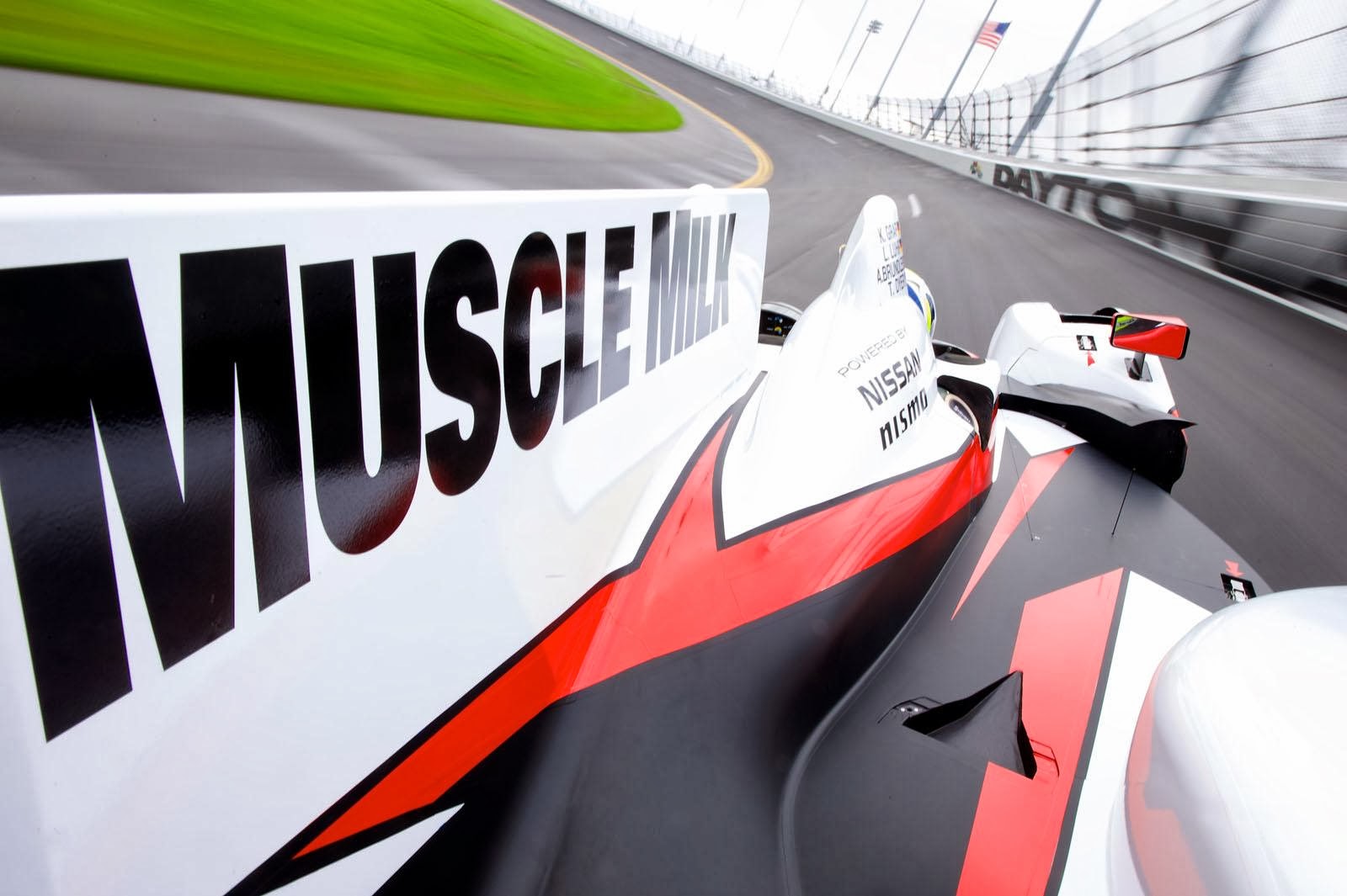 First Real Life pictures of Picket Racing's Nissan Prototype : ebeasts.com