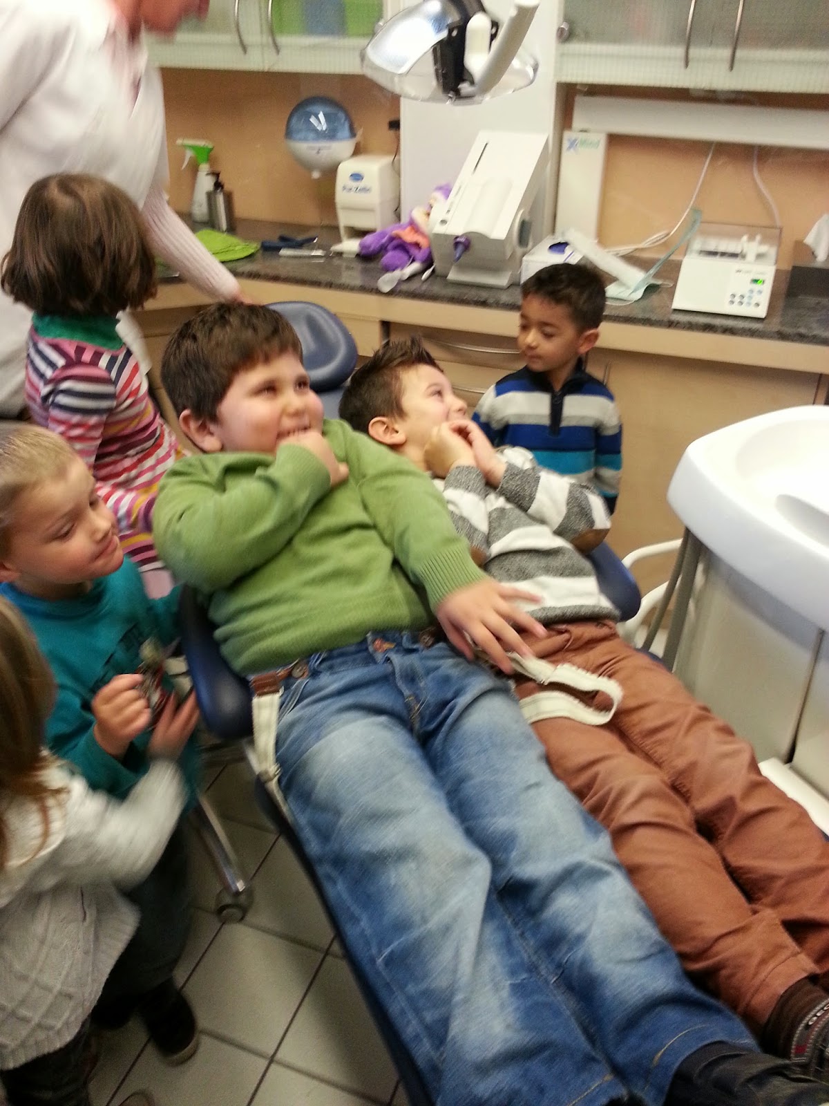 Freinet on the move kleuters Nath: Op bezoek bij tandarts Brigitte.