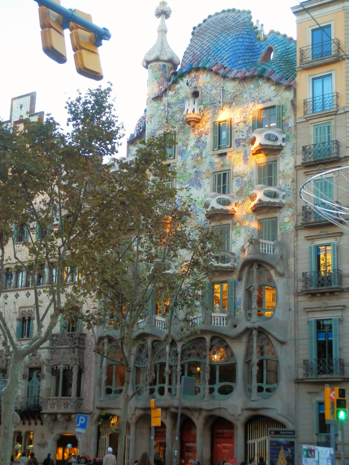 nicolcarm: Casa Batlló - "Casa dels ossos" - in the sunset