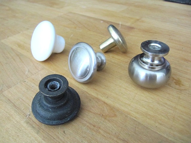 Sew Many Ways...: Tool Time Tuesday...Place Card Holders from Knobs