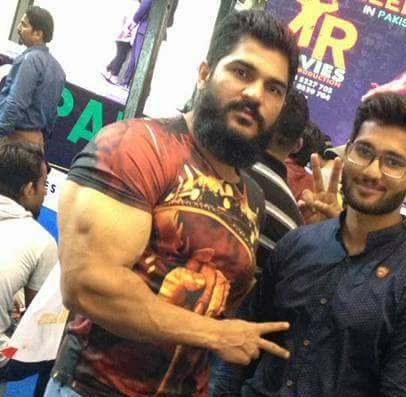 world bodybuilders pictures: loyllepuri faisalabadi bodybuilder rafaqat ...