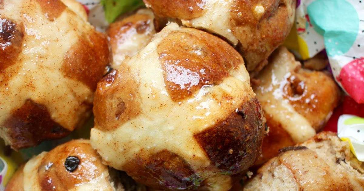 Green Gourmet Giraffe: Sourdough hot cross buns - and easter celebrations