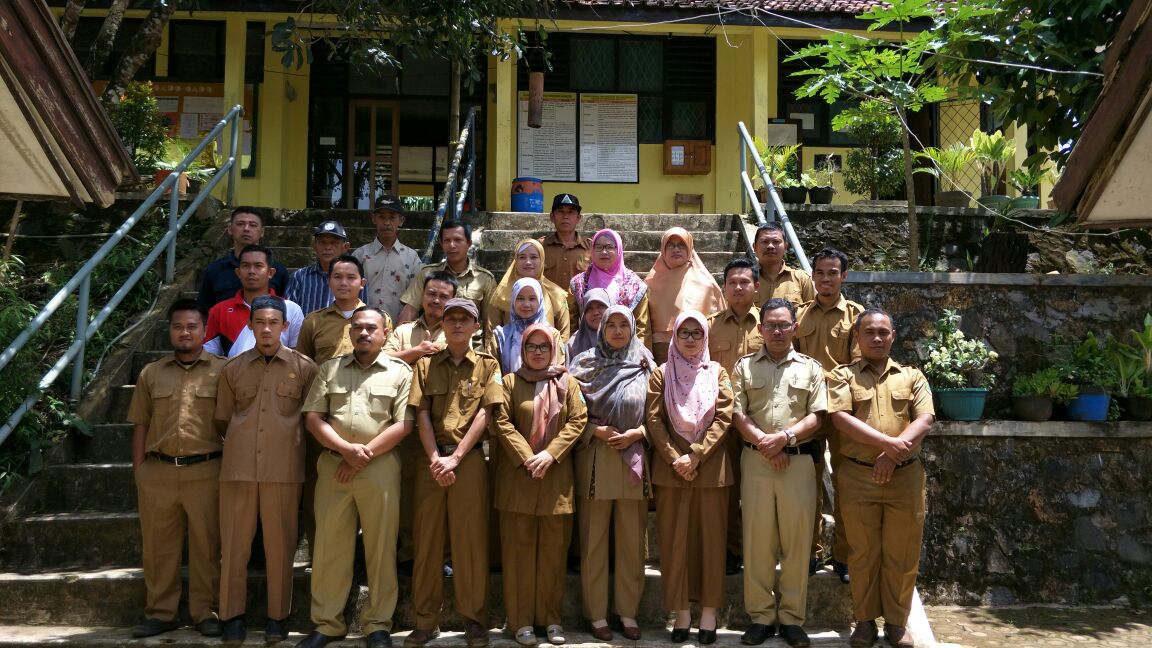 Keluarga Besar SMAN 1 Cibeber - SMAN 1 Cibeber Keluarga Besar SMAN 1 Cibeber - SMAN 1 Cibeber