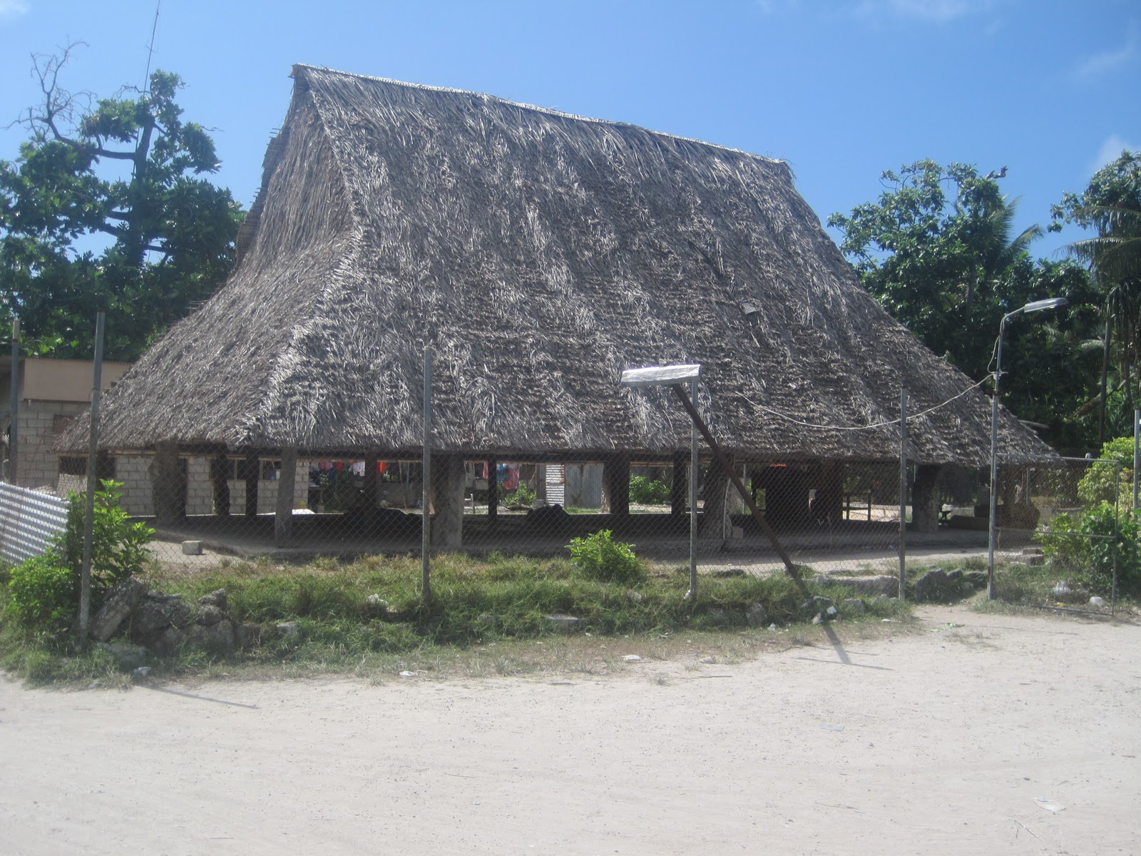 Thornes-in-Tarawa: Traditional Skills - Building a Mwaneaba