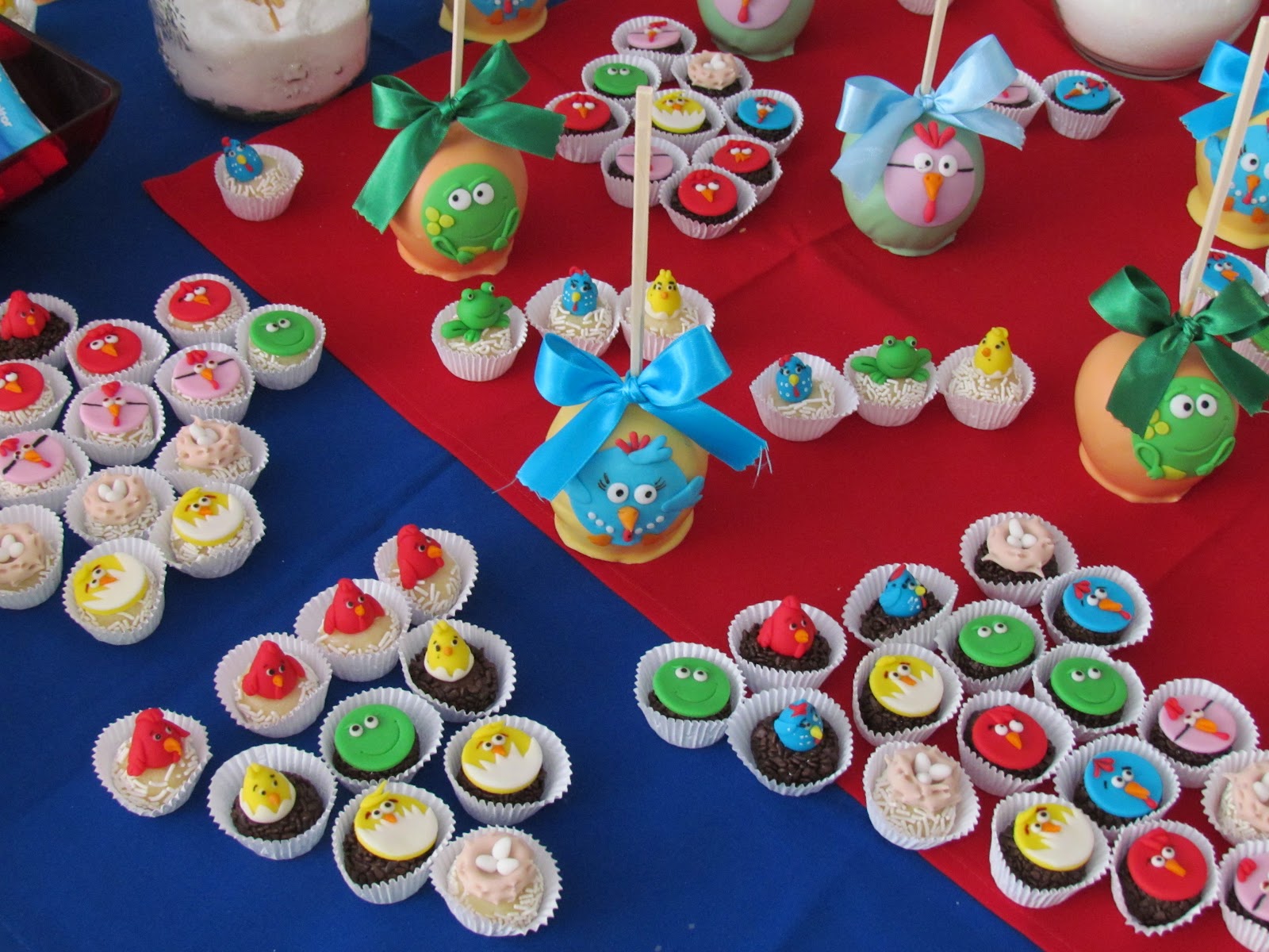 Silvia Vicentini - Ateliê de Festas: GALINHA PINTADINHA - HEITOR