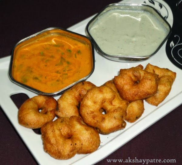 Vidyas Veg Recipes: Urad dal vada recipe - Udada dali vade recipe