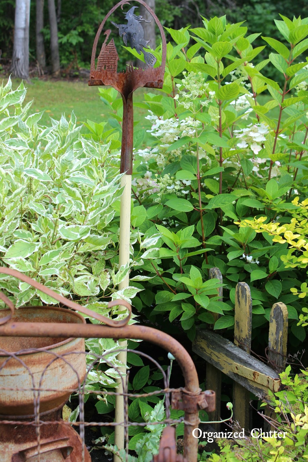 Dana's Fun Outdoor Junk Decor & Gardens - Organized Clutter