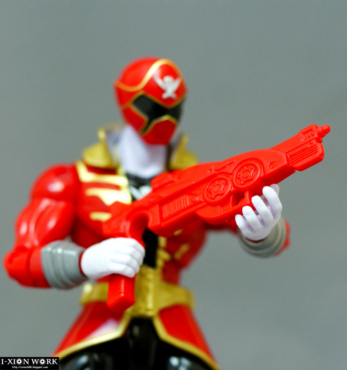 一眼看穿: Power Rangers Super Megaforce - Armored Super Mega Red