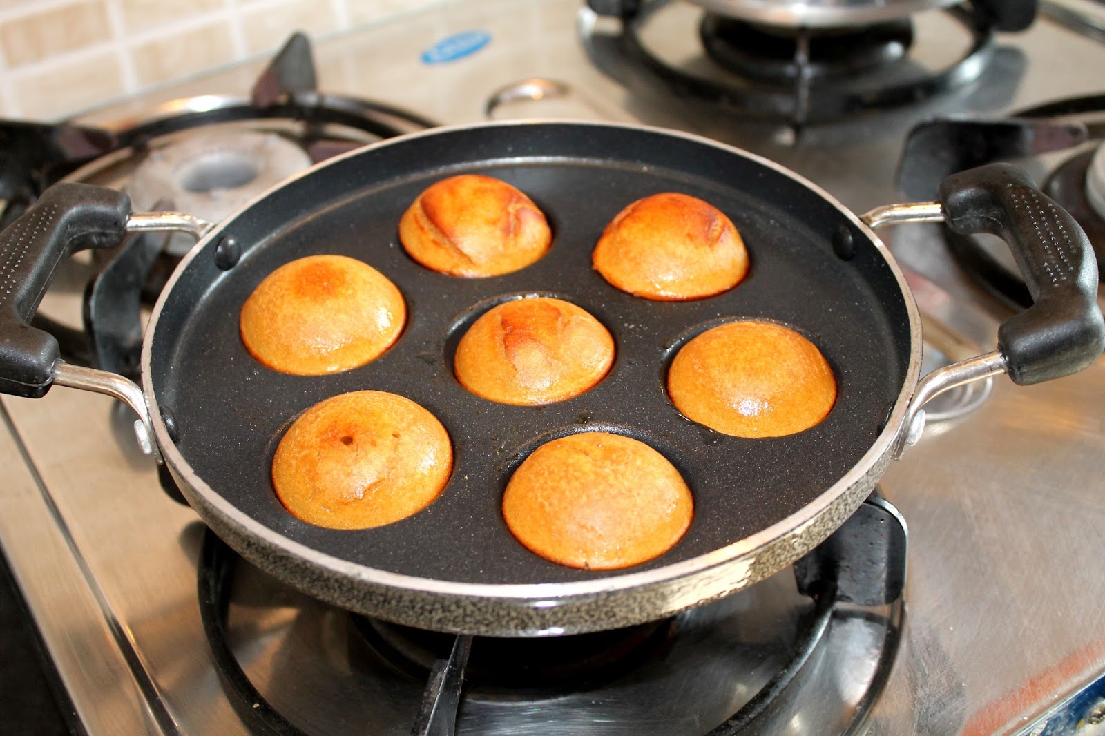 SUSRI'S ARRAY OF DELECTABLE VEG FOOD: Appam
