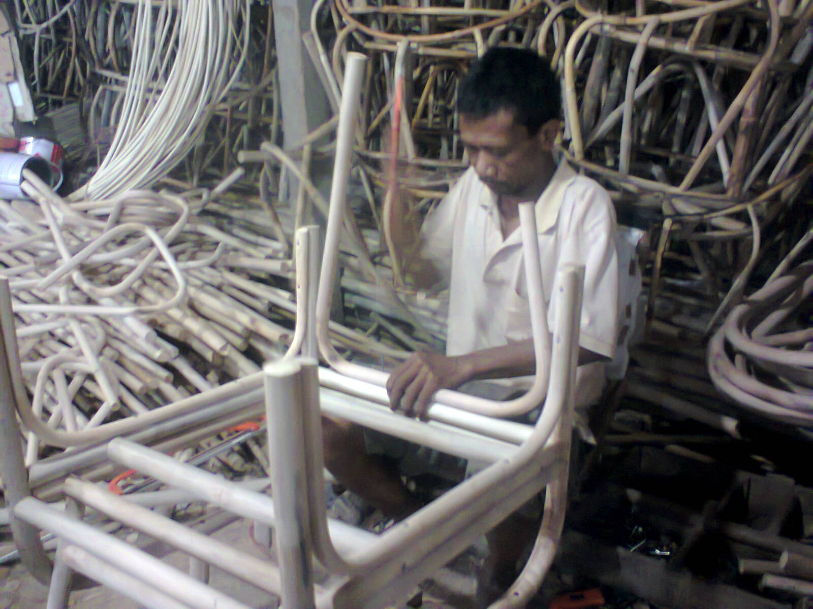 ANYAMAN ROTAN: Proses Pembuatan Anyaman Kursi Rotan