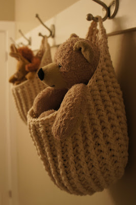 knotsewcute : new crochet pattern - hanging storage pouch.
