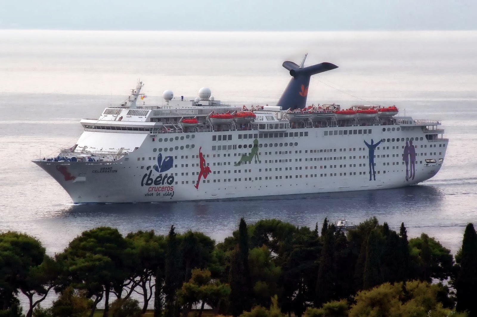 Ships in Split: Grand Celebration (cruise ship, 1987) IMO 8314134