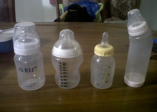 Cara Memberi Susu Botol Pada Bayi (Posisi Tidur Berbahaya) - Health ...