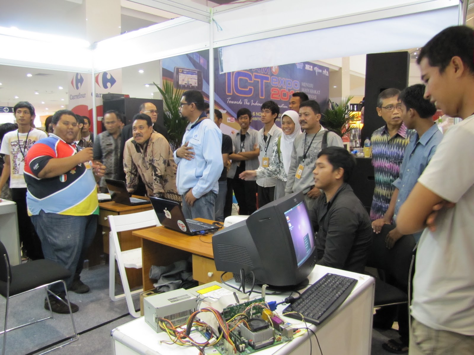 Pameran Hari Pertama - BLUG & Gelora di ICT Kepri Mall - Batam Linux User Group