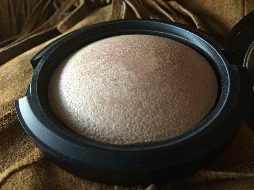 Review | Models Prefer Soft Touch Mineral Powder in Soft Focus | Gidget ...
