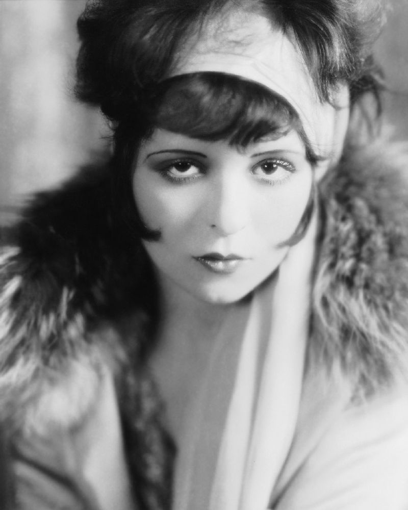 10 Beautiful Portraits of Clara Bow with Her Dreaming Eyes from the ...