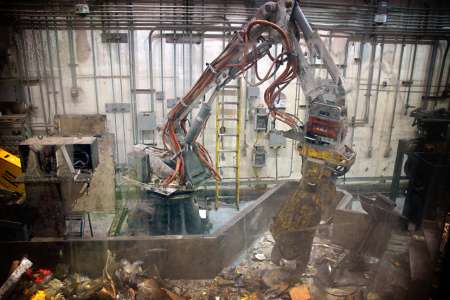 MEC&F Expert Engineers : An environmental cleanup employee working for ...