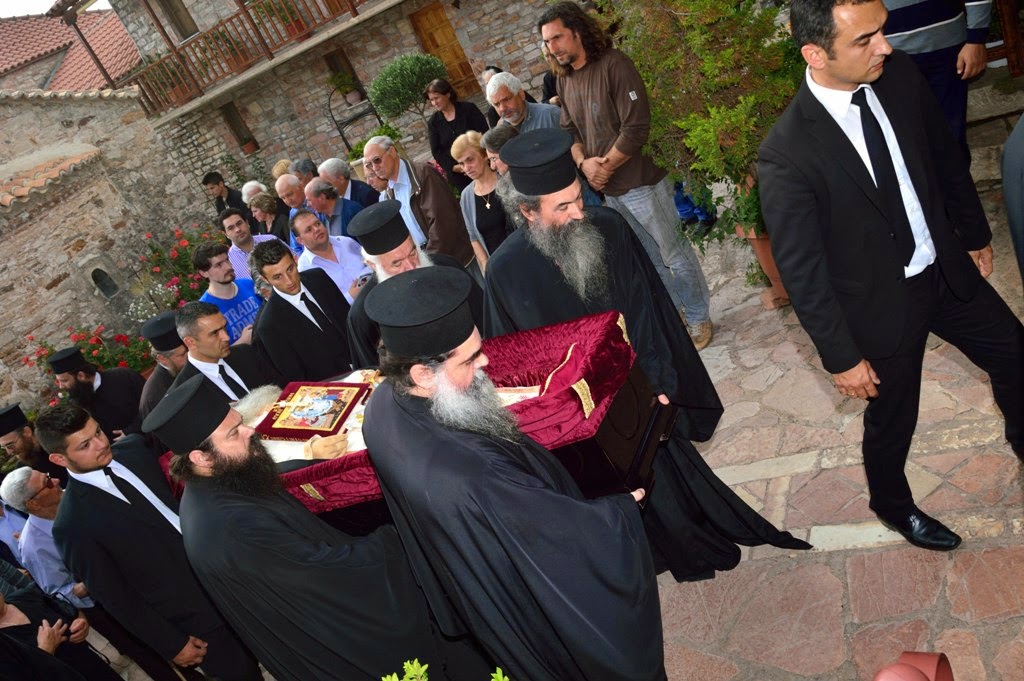 Περιοδικό "Άγιος Κοσμάς ο Αιτωλός": Εκοιμήθη ο αρχιμανδρίτης Απόστολος ...