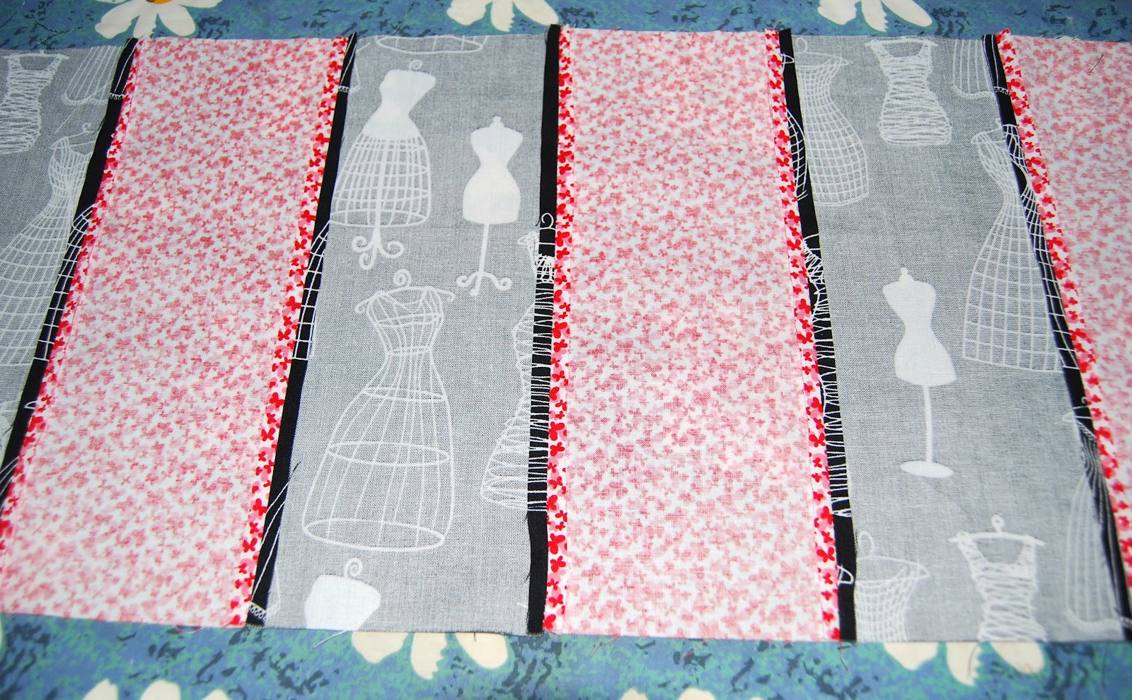 All your craft needs: Pattern Review: Melly & Me Raspberry Ripple Handbag