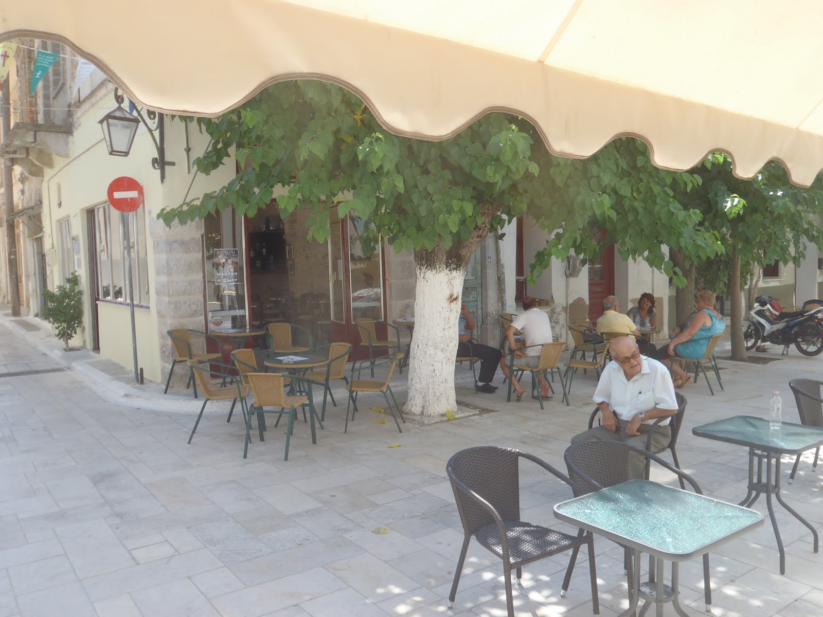 Μαστιχοχωρούσικα Νέα: Παραδοσιακό Καφενείο στην Πάνω Πλατεία στην Καλαμωτή.
