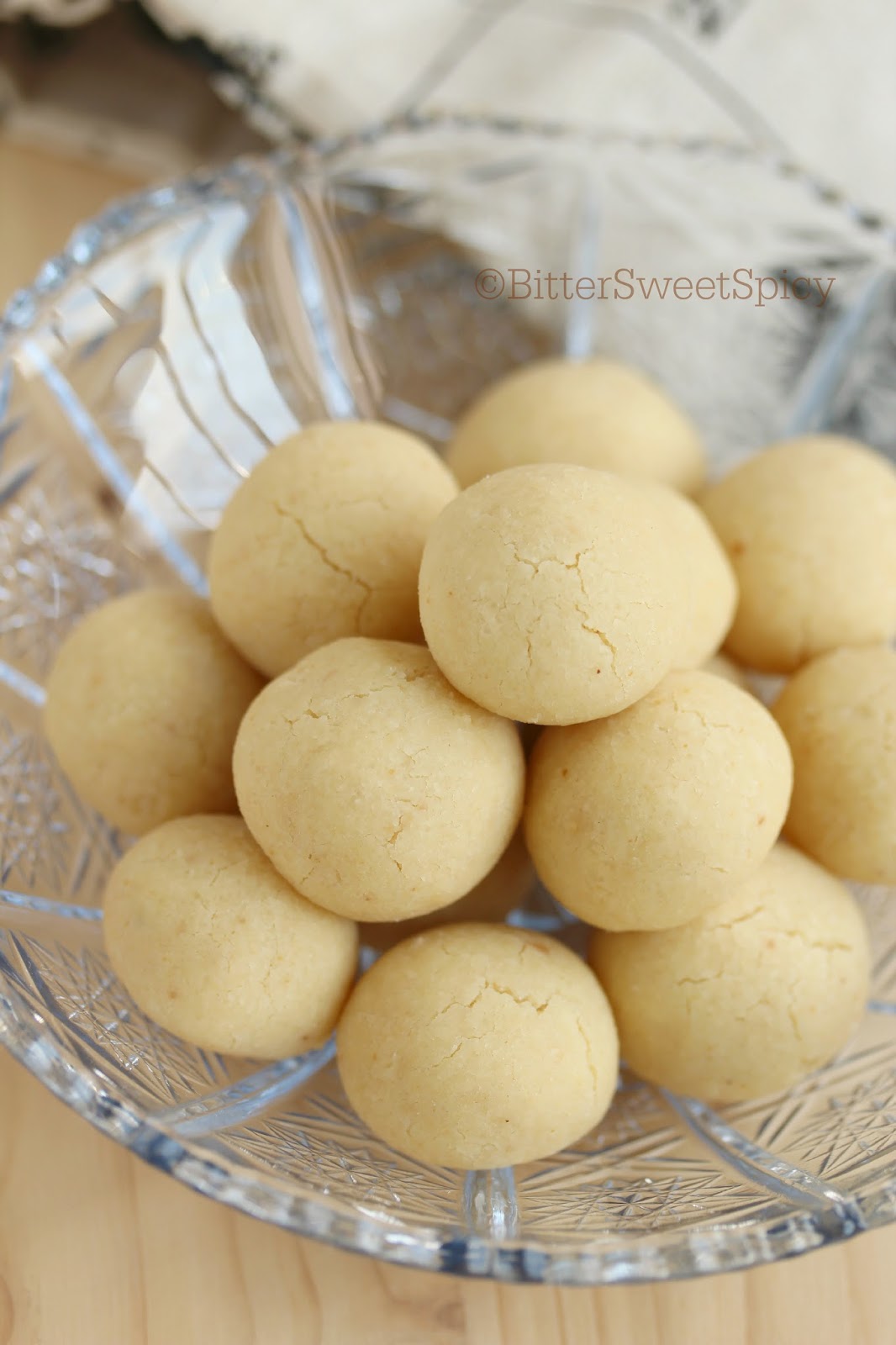 BitterSweetSpicy: Almond Sugee Cookies