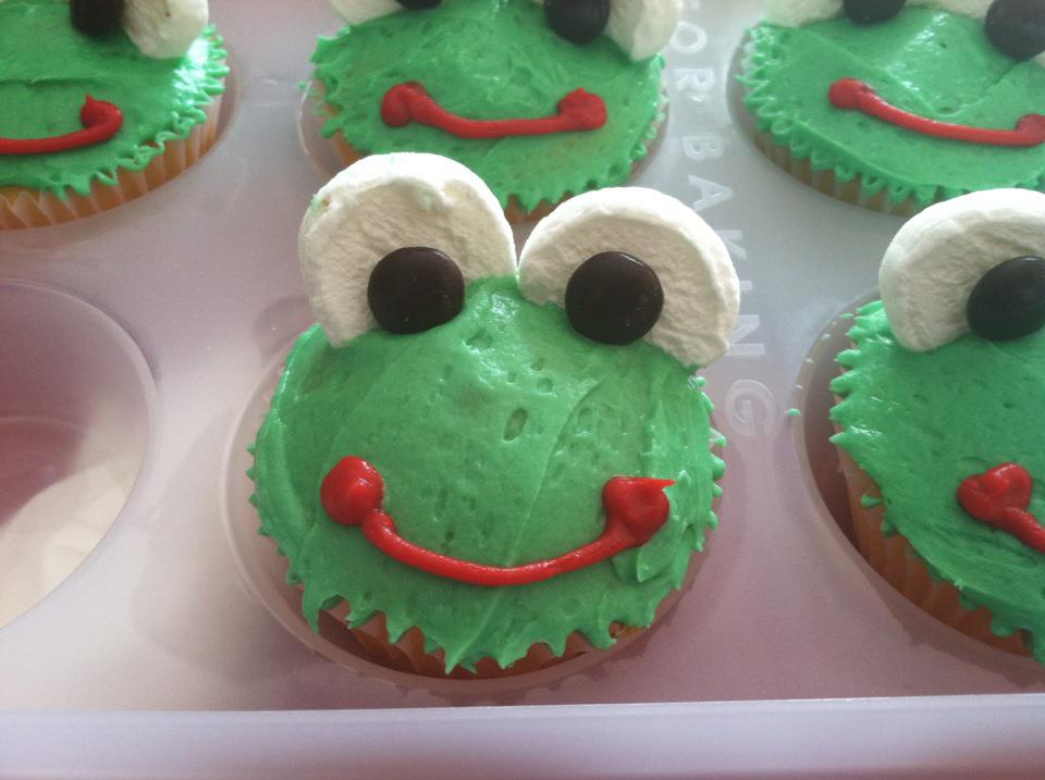 Beverly's Baking Bits: Frog Cupcakes