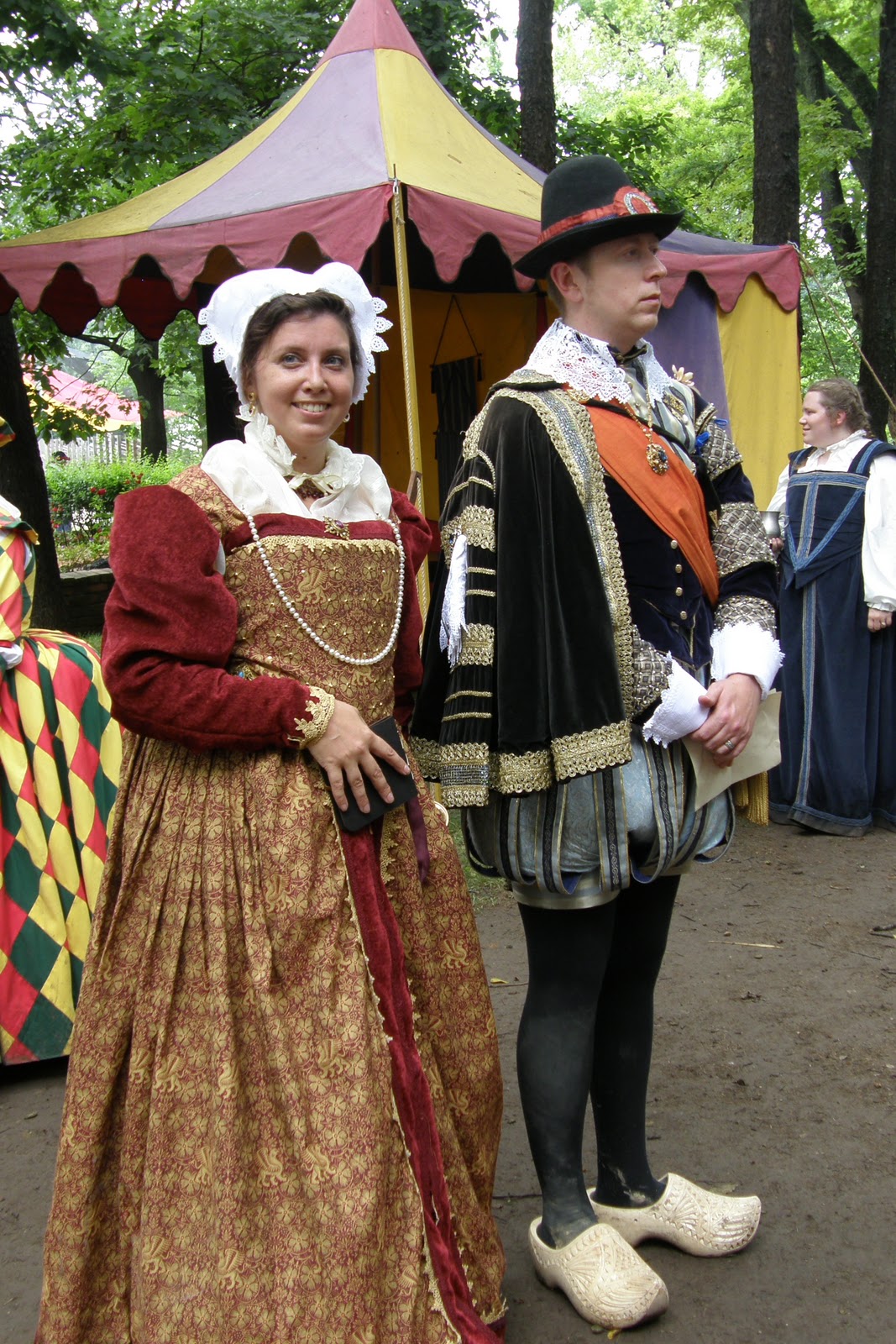 An Alternative Life of Alynora: A photo gallery of several old costumes ...