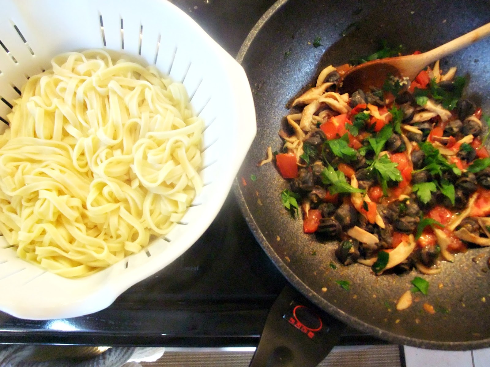 Susan's Savour-It!: Sautéed Escargots and Mushrooms in Butter, White ...